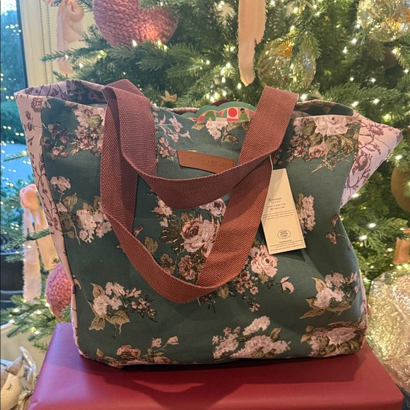 Laura Ashley | Bags | Laura Ashley Rosemoor Market Floral Tote Bag ...